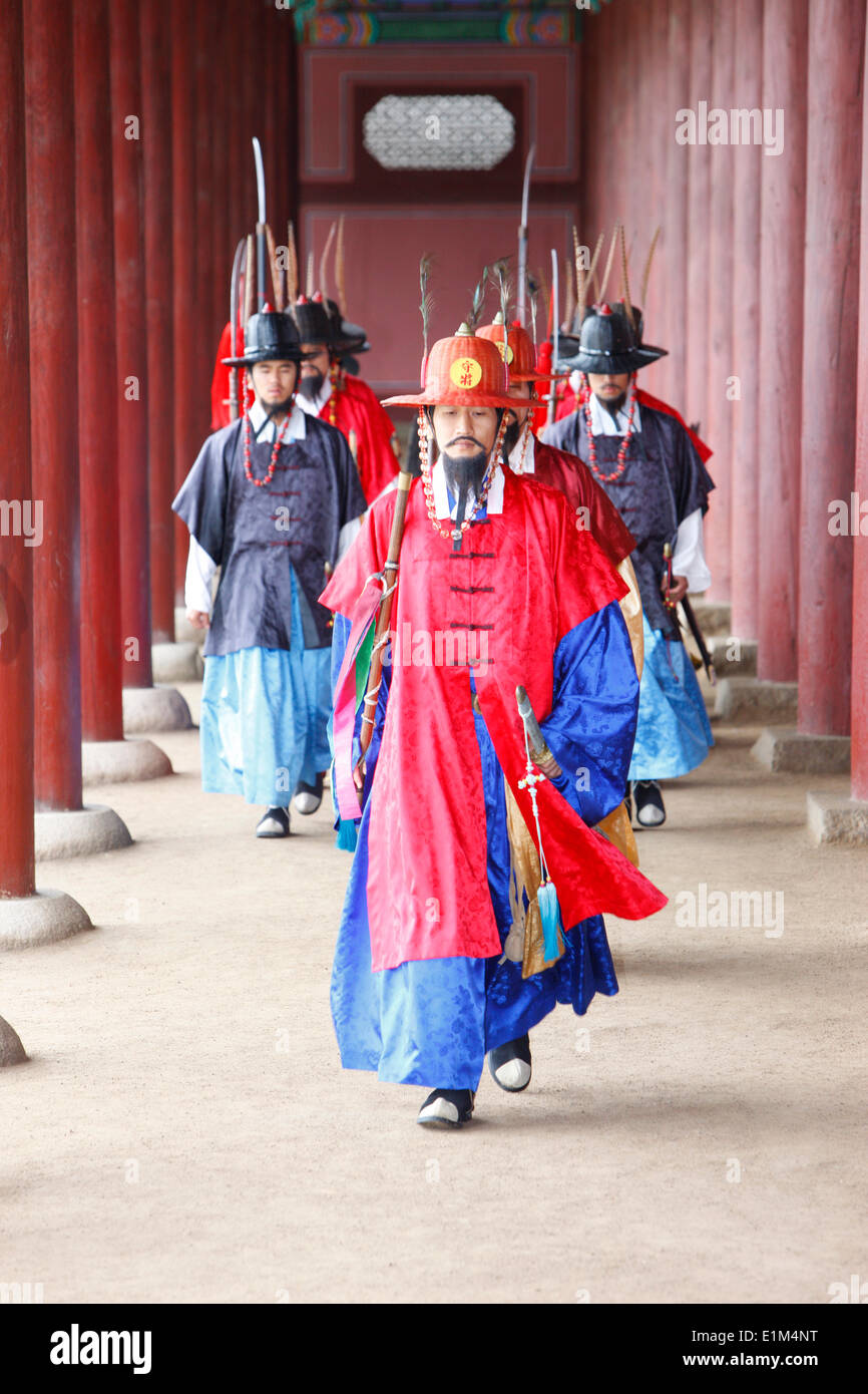 Changdeokgung palace guards hi-res stock photography and images - Alamy