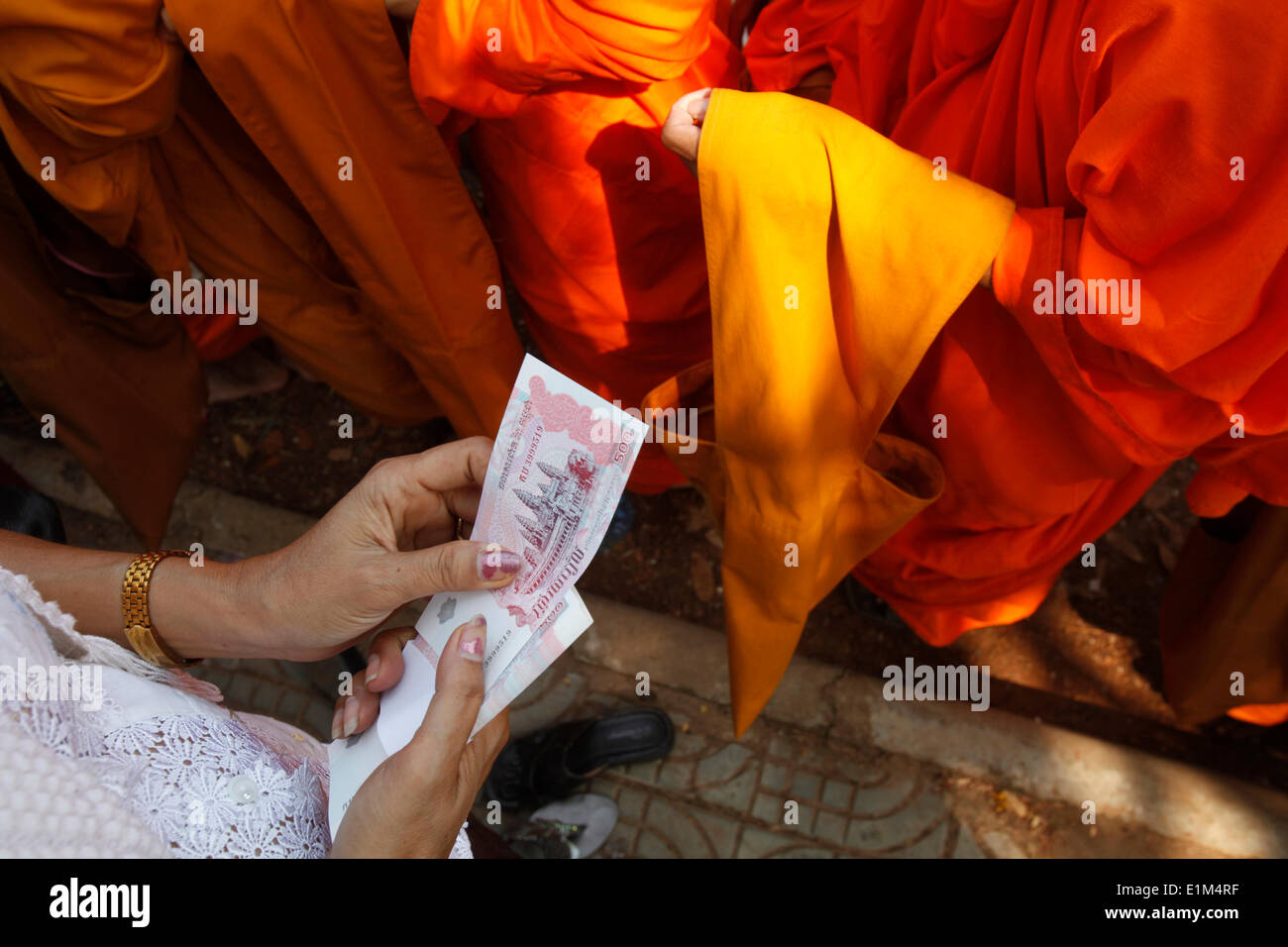 Giving alms hi-res stock photography and images - Alamy