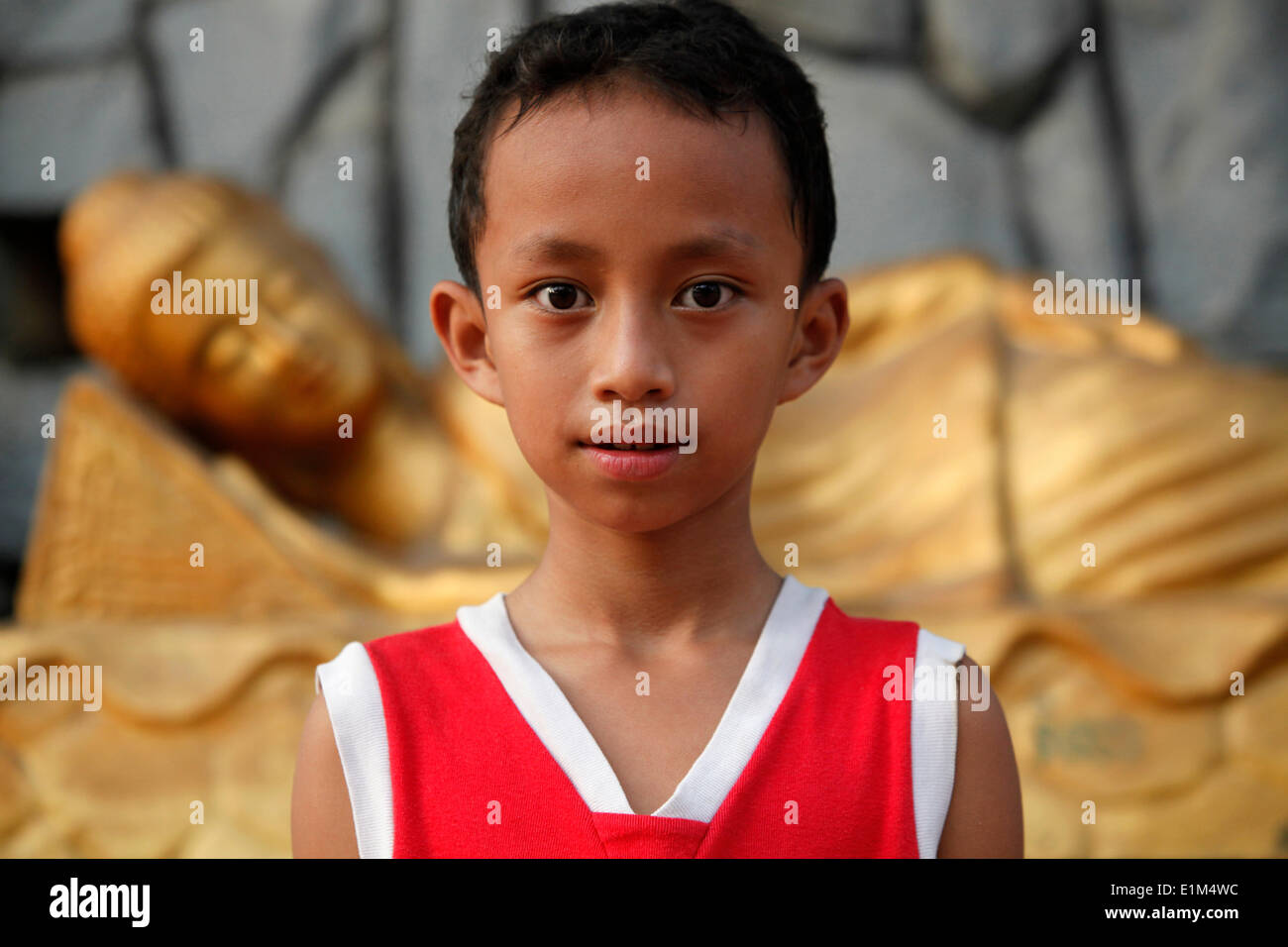 Child in Wat Svay Dong Lum Stock Photo - Alamy