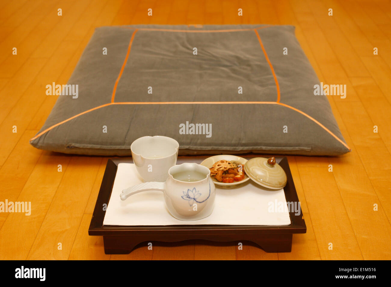 Tea ceremony in a buddhist temple Stock Photo - Alamy