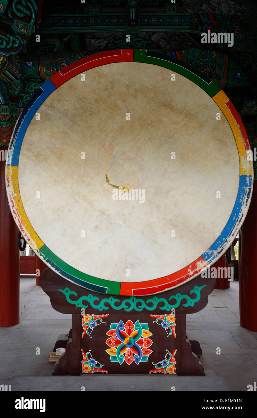 Temple drum hi-res stock photography and images - Alamy