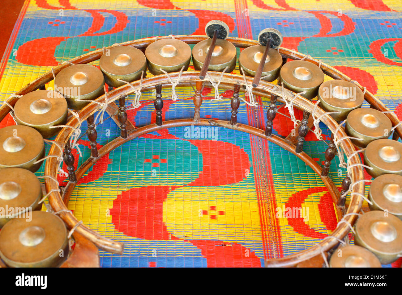 Gamelan instruments hi-res stock photography and images - Alamy