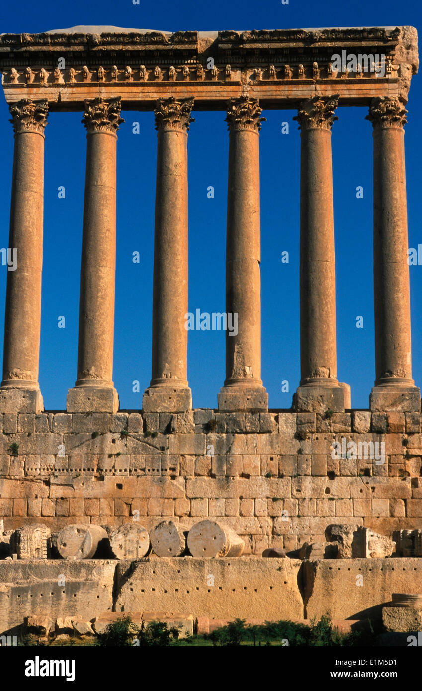 The six columns at the Temple of Jupiter in Baalbek Stock Photo - Alamy