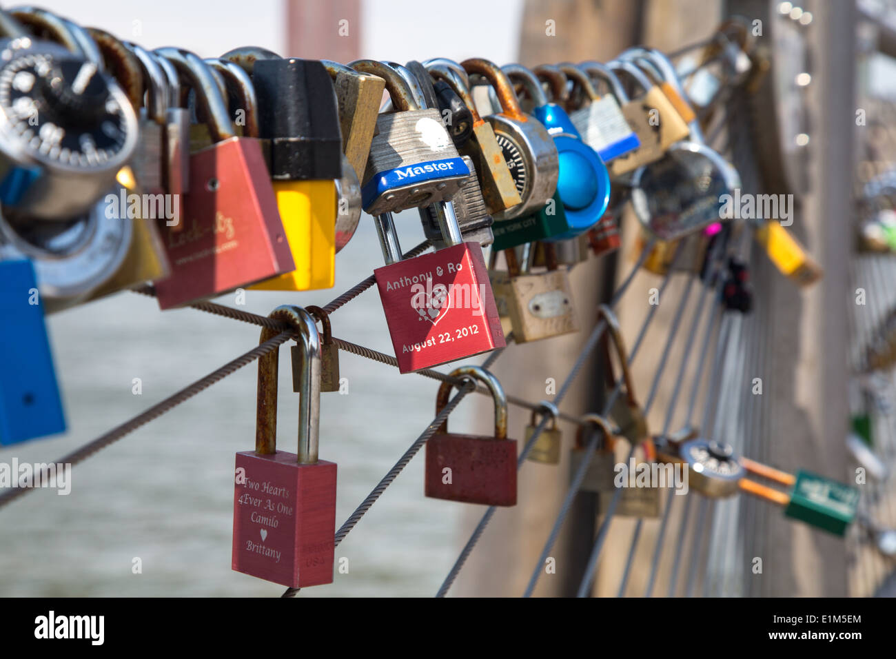 Brooklyn bridge locks hi-res stock photography and images - Alamy