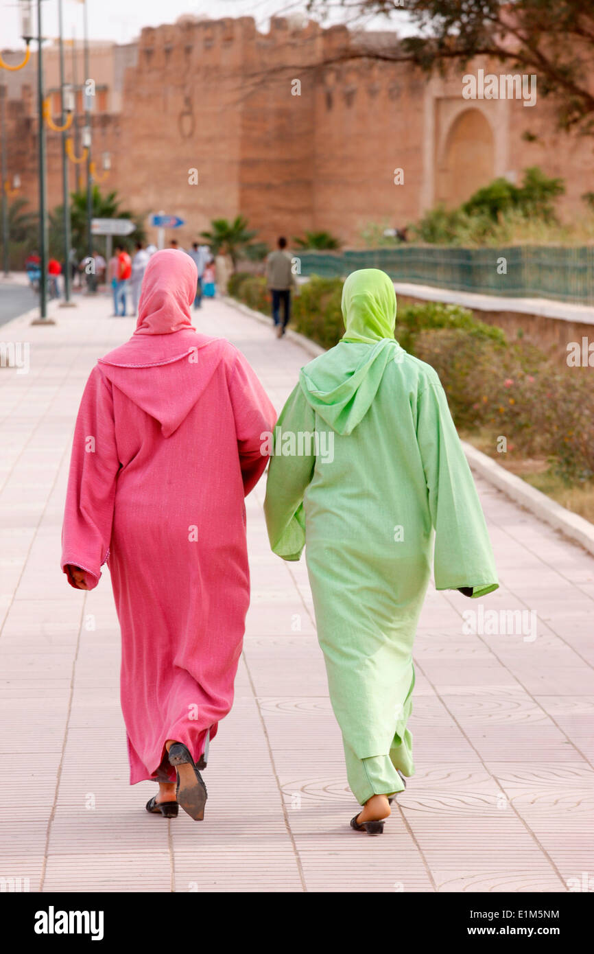 Veiled women hi-res stock photography and images - Alamy