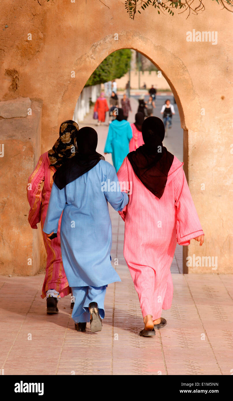 Veiled women hi-res stock photography and images - Alamy