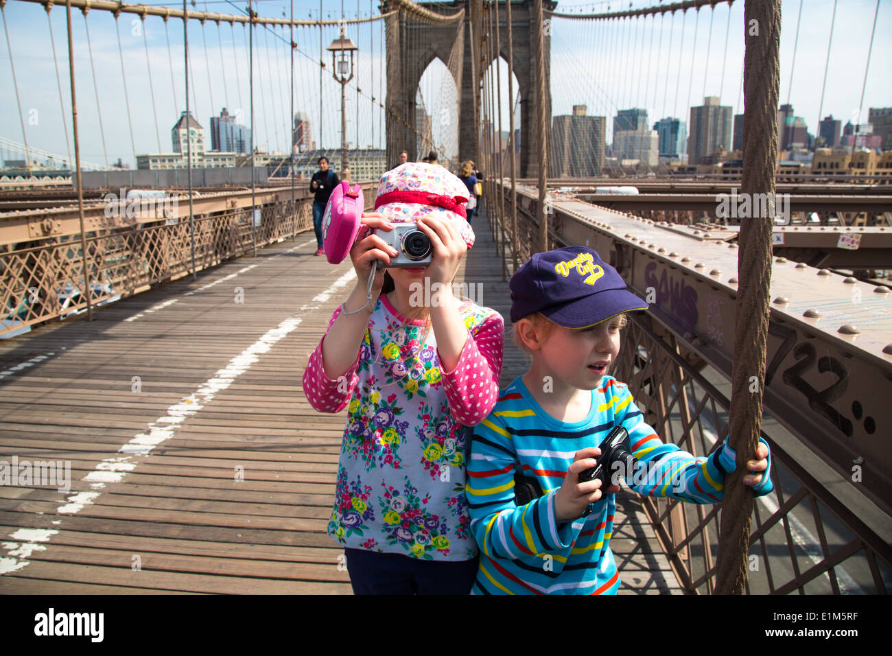 Two Children photographing Brooklyn Bridge Stock Photo - Alamy