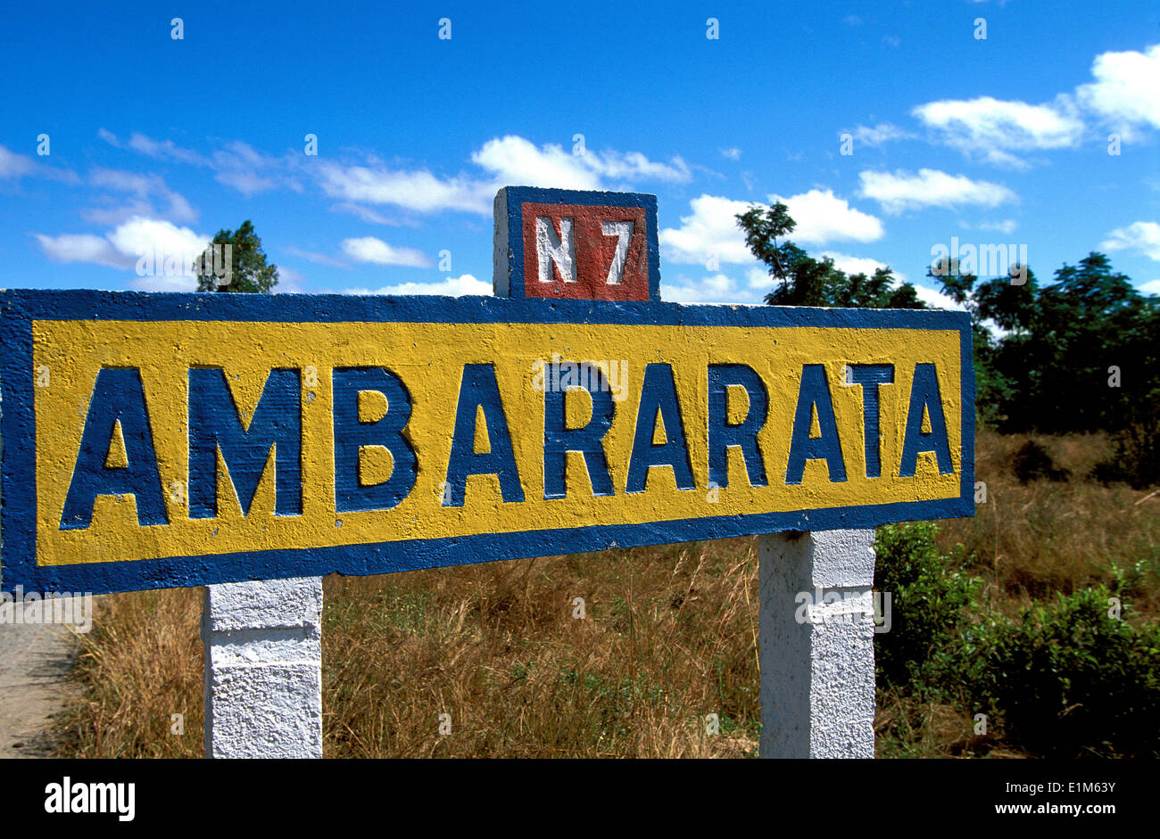 Madagascar road sign hi-res stock photography and images - Alamy