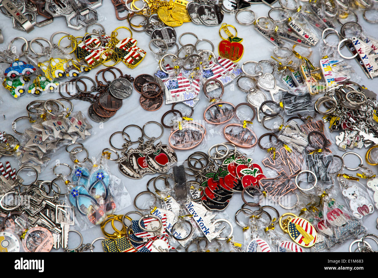 Tacky souvenirs new york hi-res stock photography and images - Alamy