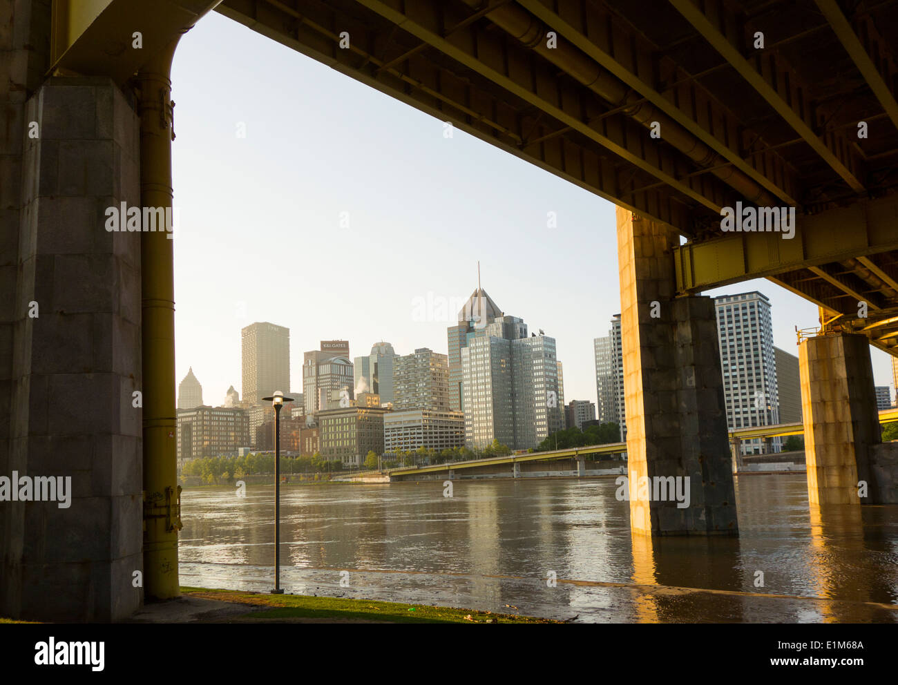 Usa pennsylvania pittsburgh river walk hi-res stock photography and ...