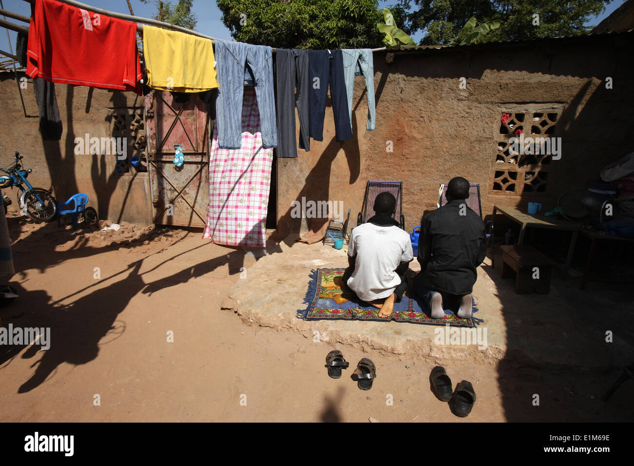 African Muslim Men Praying High Resolution Stock Photography and Images ...