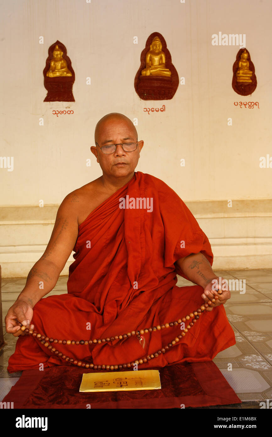 Monk praying in Shwezigon pagoda Stock Photo - Alamy