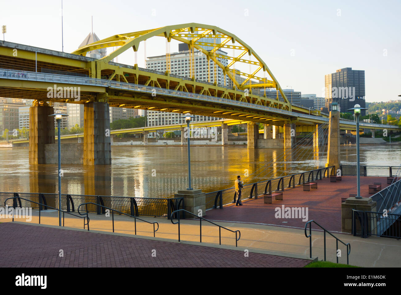 Usa pennsylvania pittsburgh river walk hi-res stock photography and ...