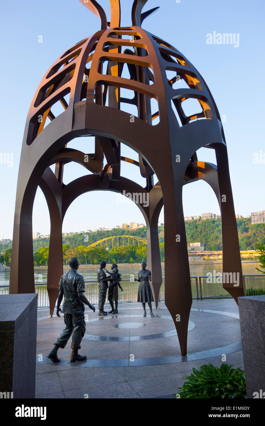 Vietnam Veterans' memorial statue in Pittsburgh PA Stock Photo - Alamy