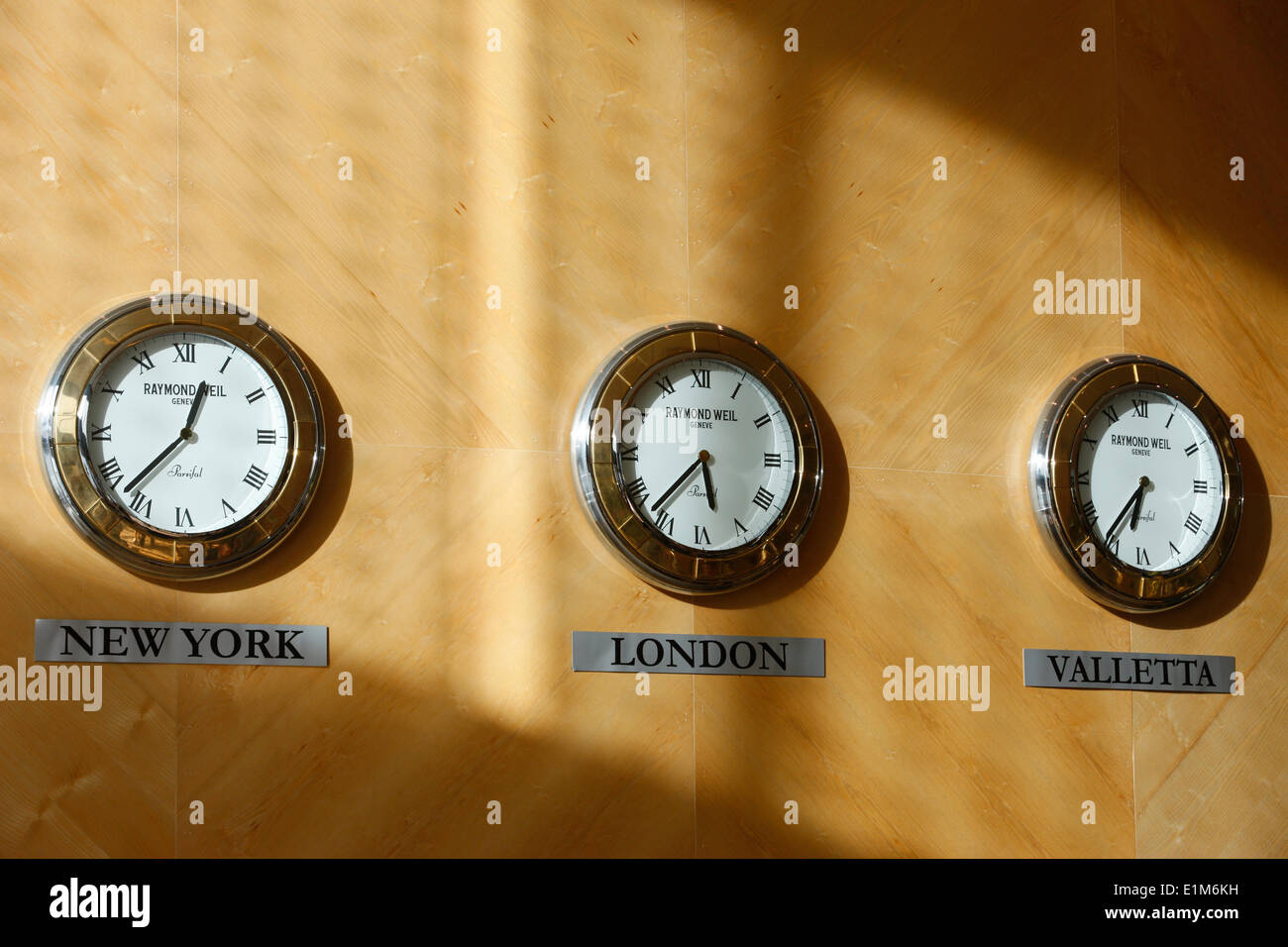 Hotel clock hi-res stock photography and images - Alamy