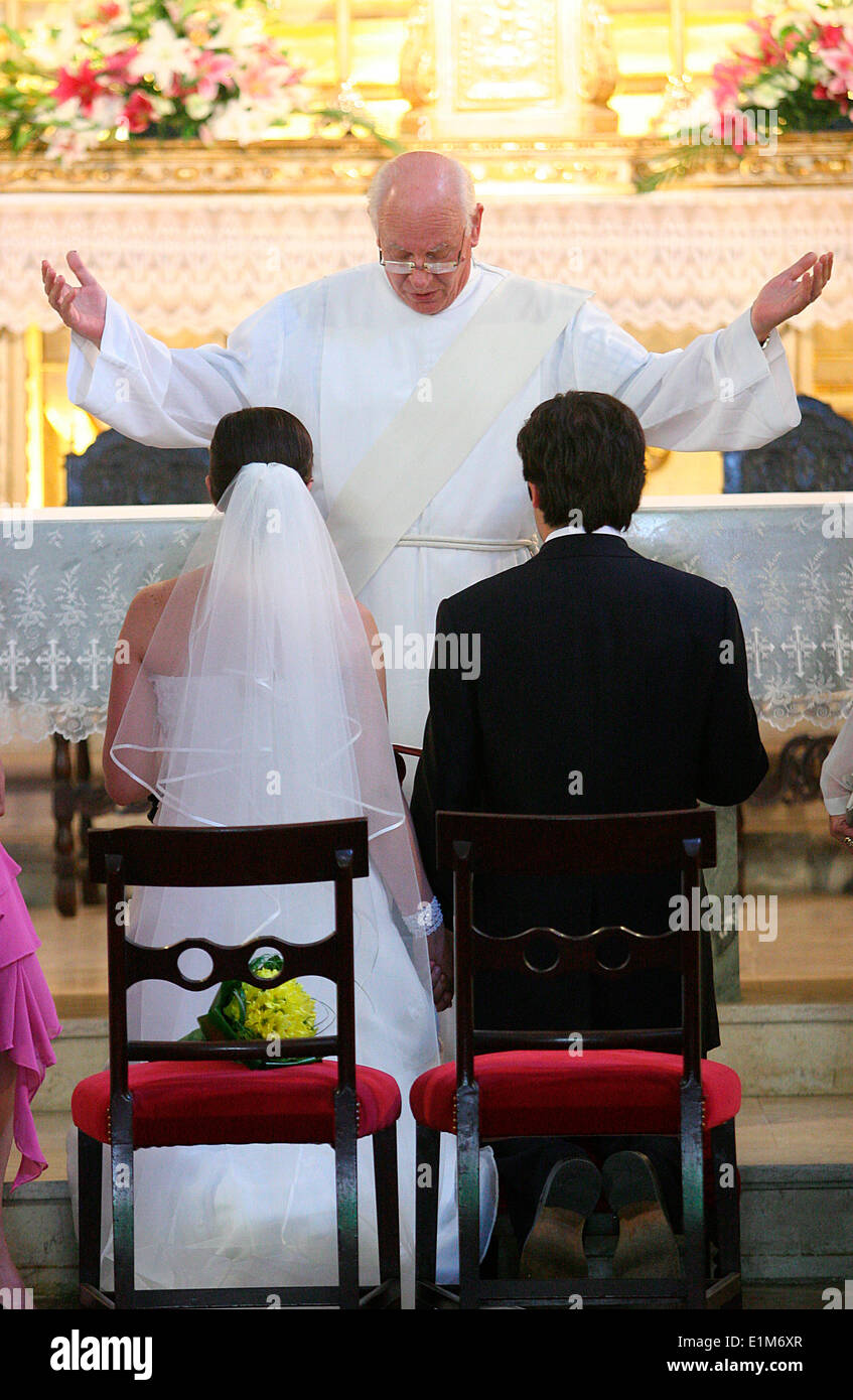 Roman catholic wedding hi-res stock photography and images - Alamy