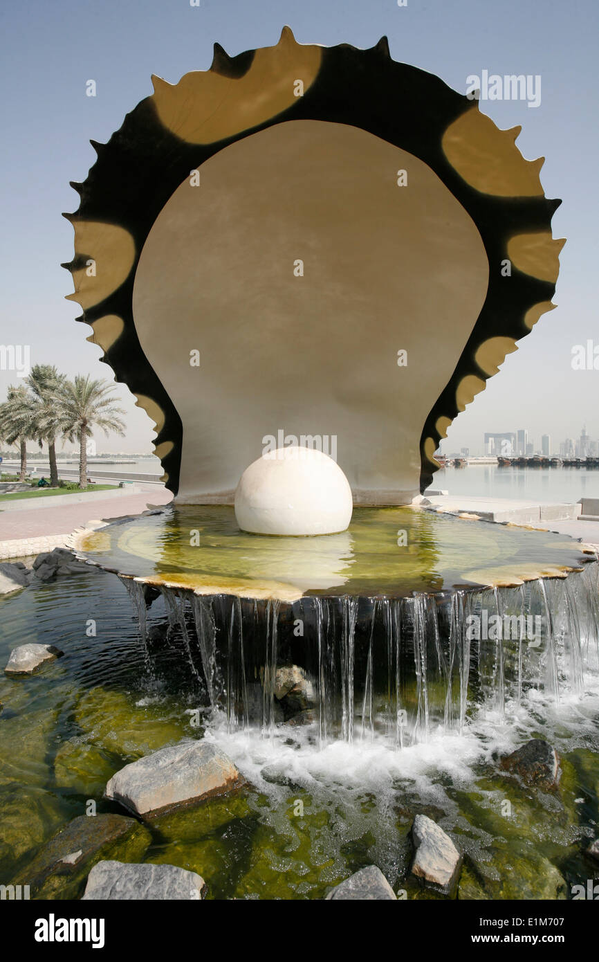 Middle pearl hi-res stock photography and images - Alamy