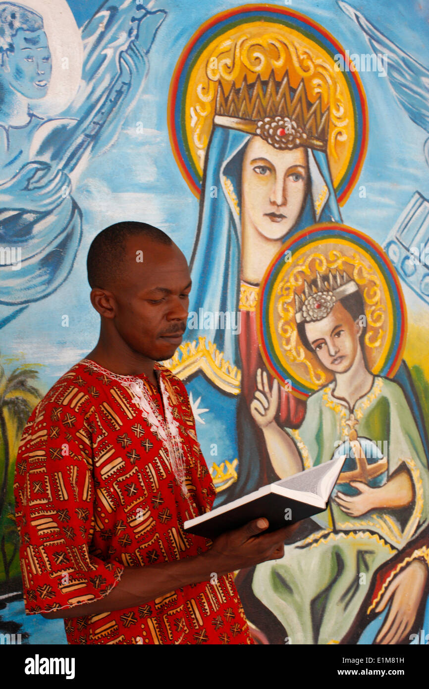 African man reading the bible Stock Photo - Alamy