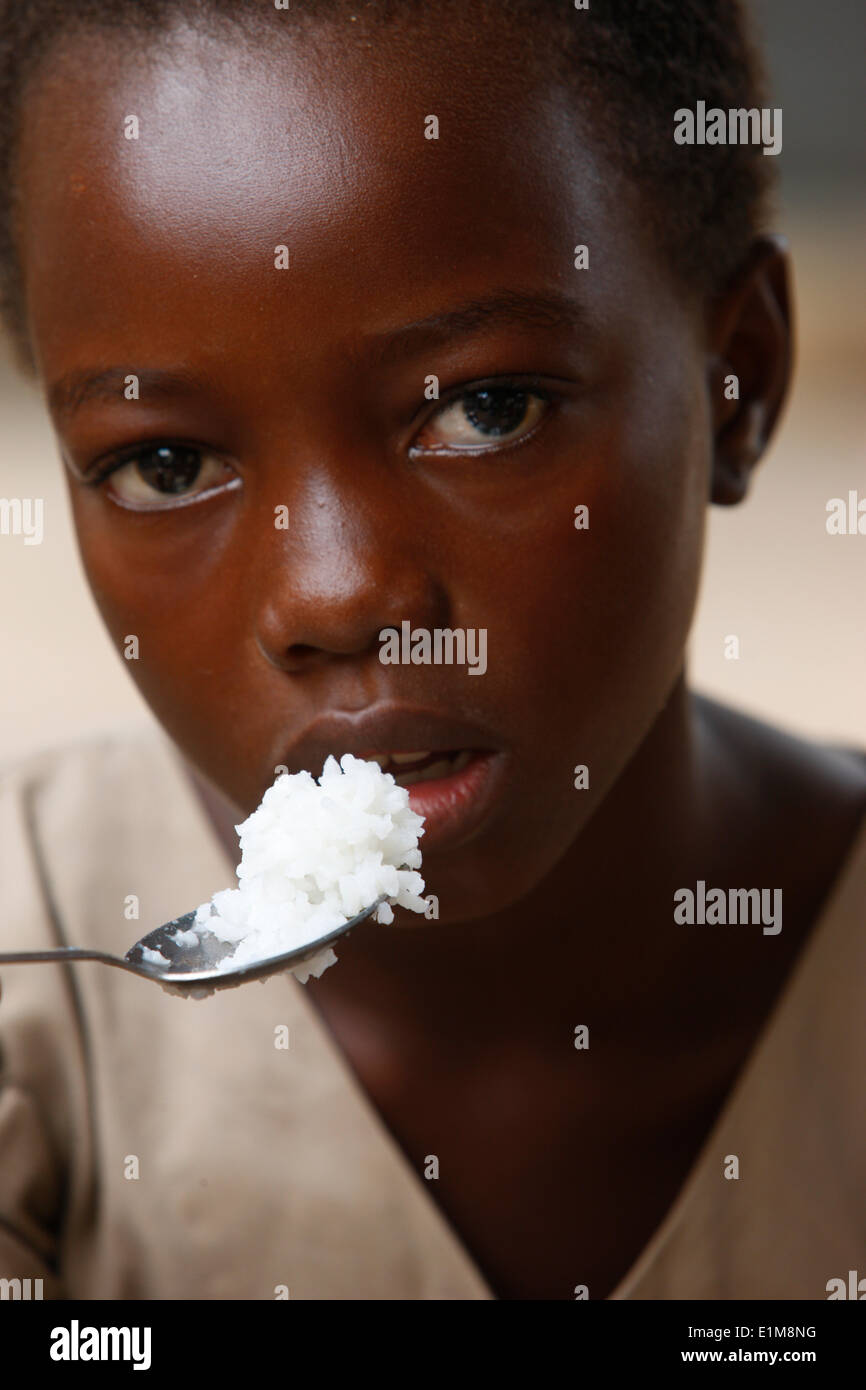 Child eating rice africa hi-res stock photography and images - Alamy