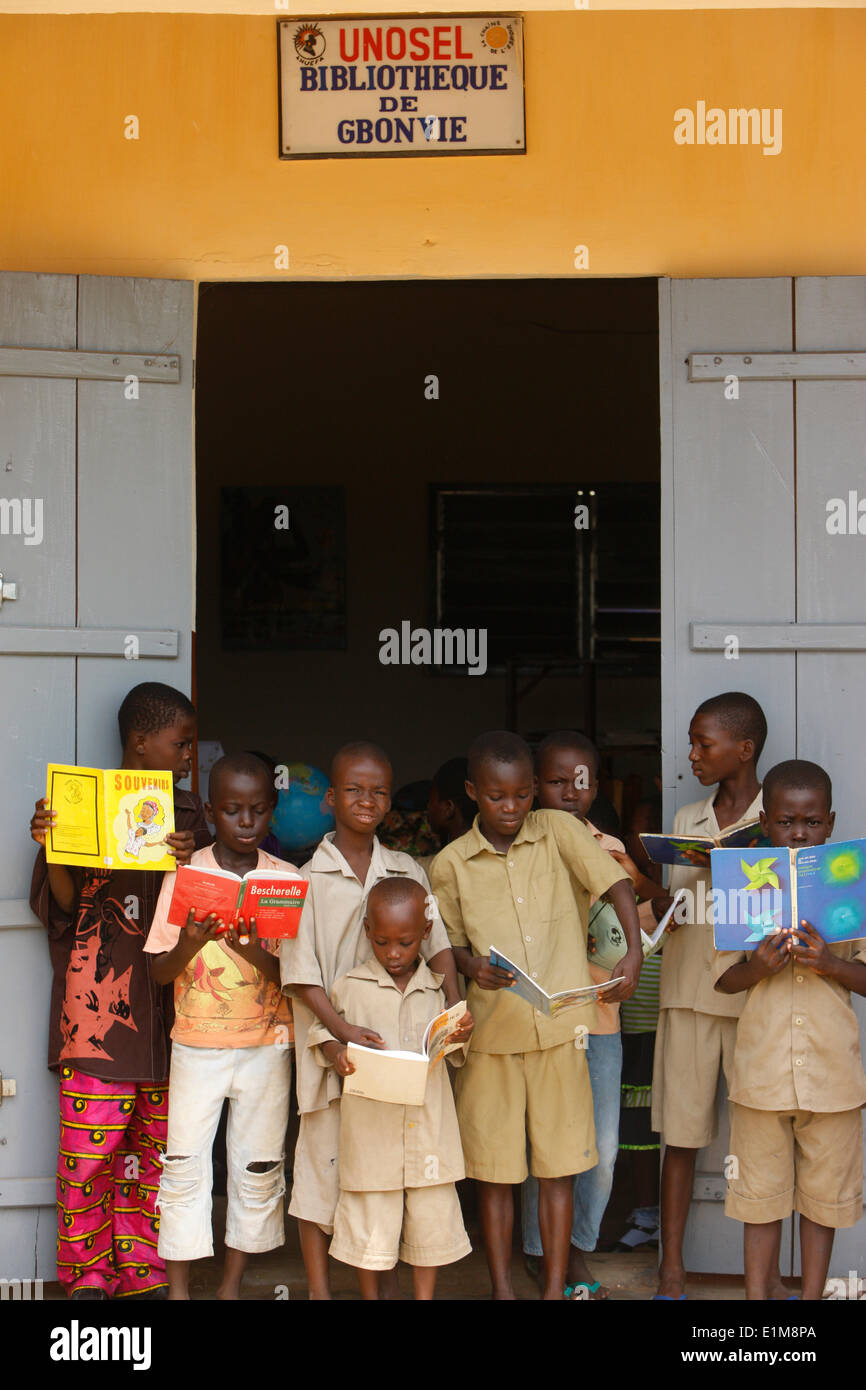 School library hi-res stock photography and images - Alamy