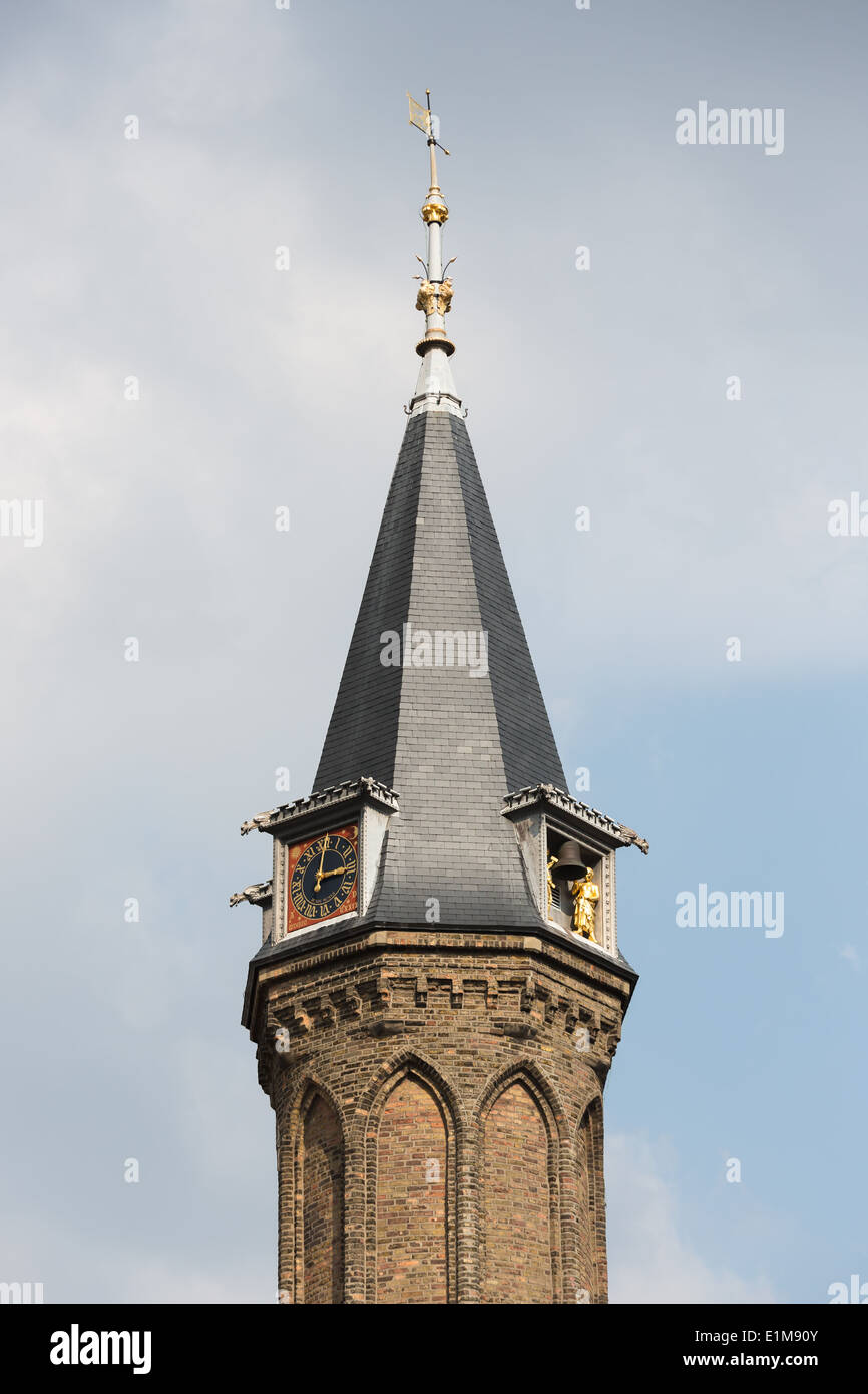 Tower of Dutch parliament building Stock Photo - Alamy