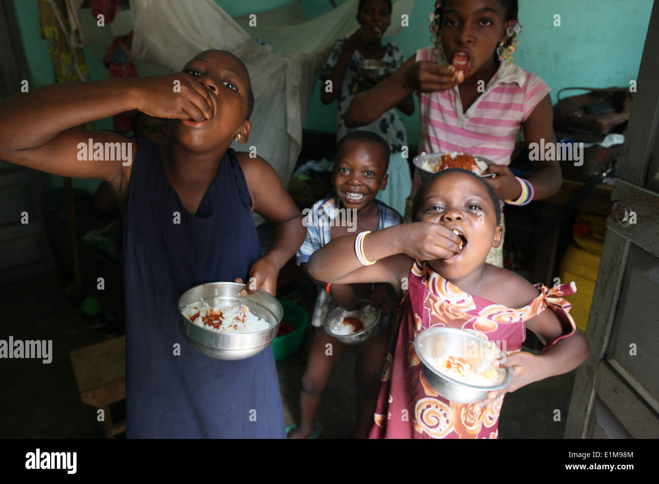 Children eating an african meal Stock Photo - Alamy