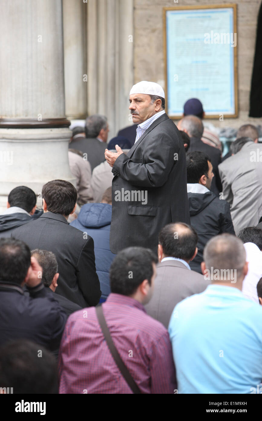 Weekly friday prayer at EyŸp Mosque Stock Photo - Alamy