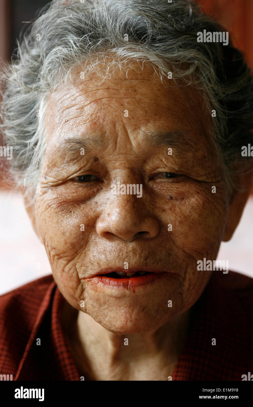 Old Thai woman Stock Photo - Alamy
