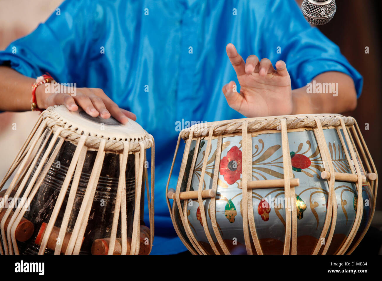 Tabla player hi-res stock photography and images - Alamy