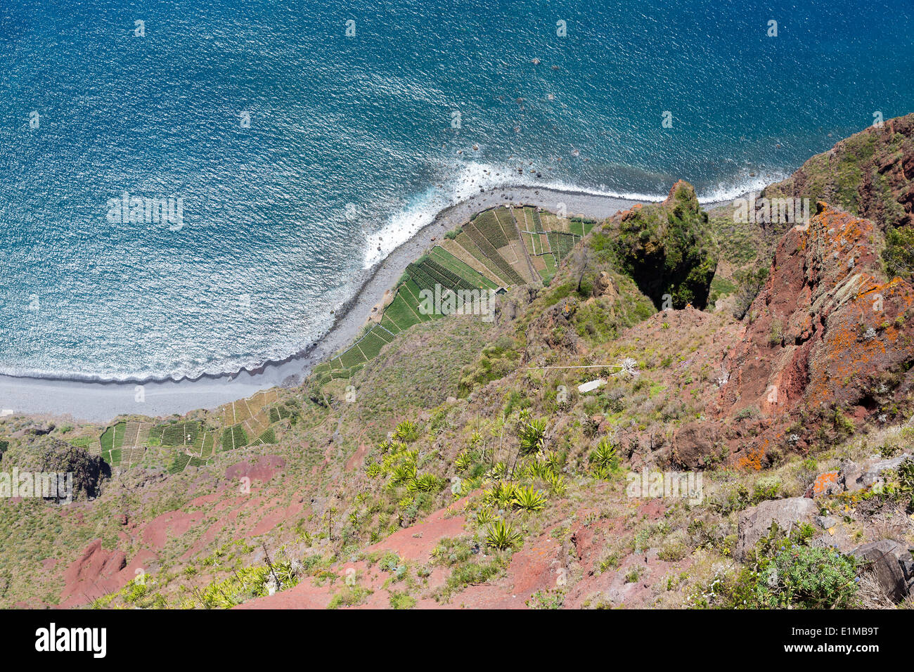 Top down view steep cliff hi-res stock photography and images - Alamy
