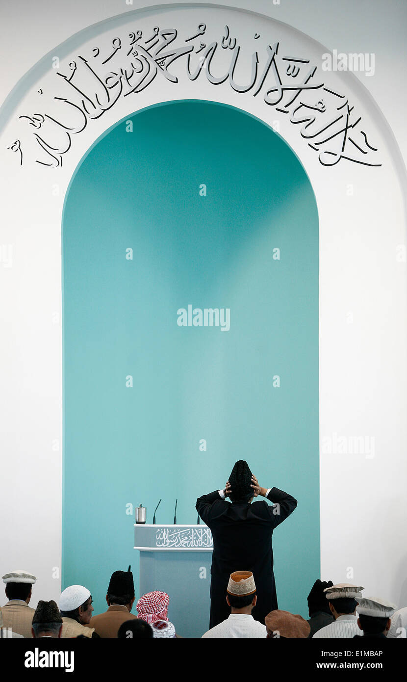 Muezzin prayer hi-res stock photography and images - Alamy