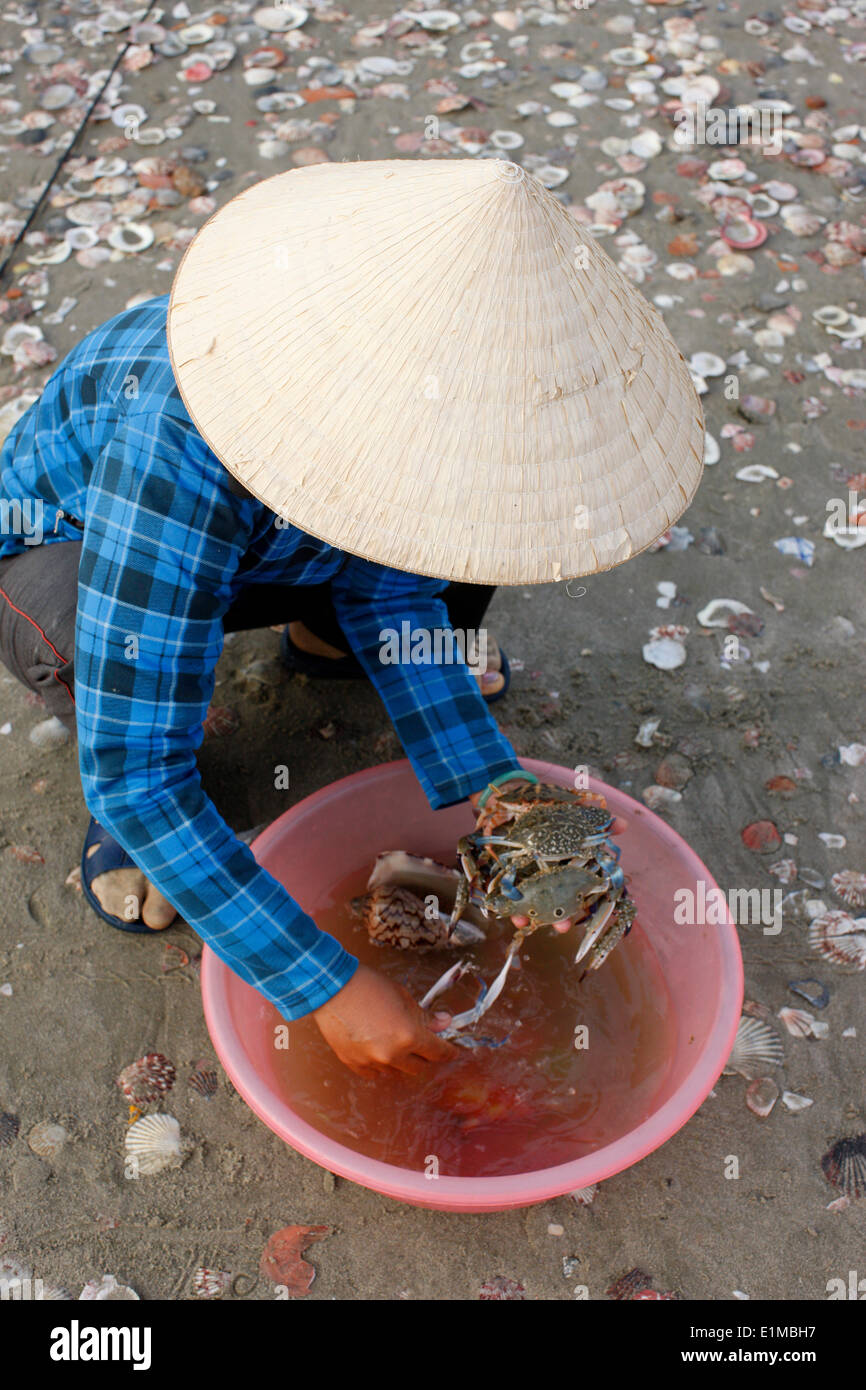 Fish market beach hi-res stock photography and images - Alamy