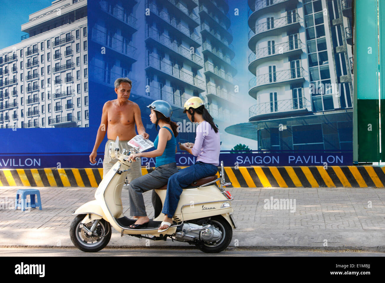 City seller hi-res stock photography and images - Alamy