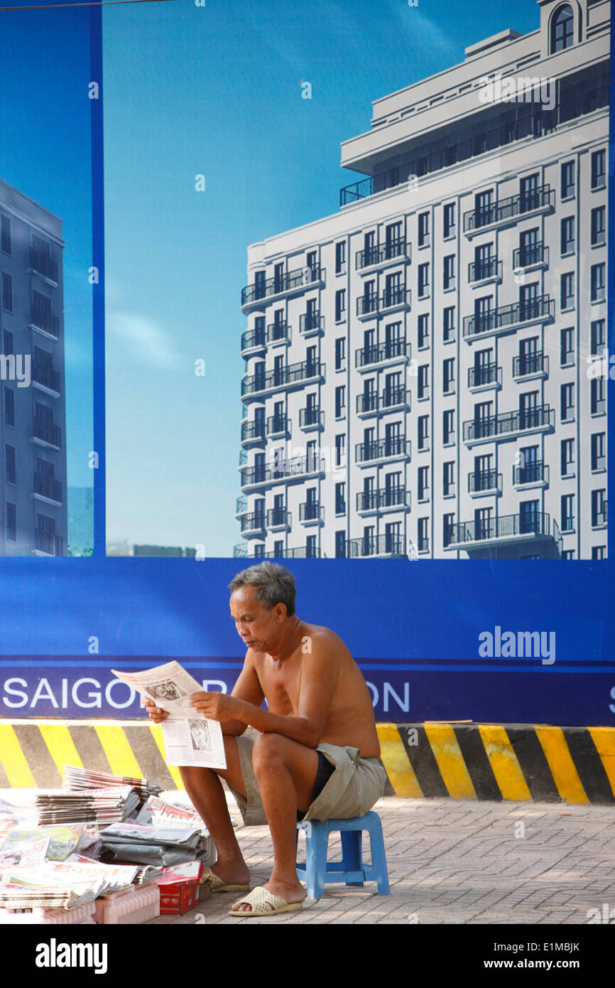 City seller hi-res stock photography and images - Alamy