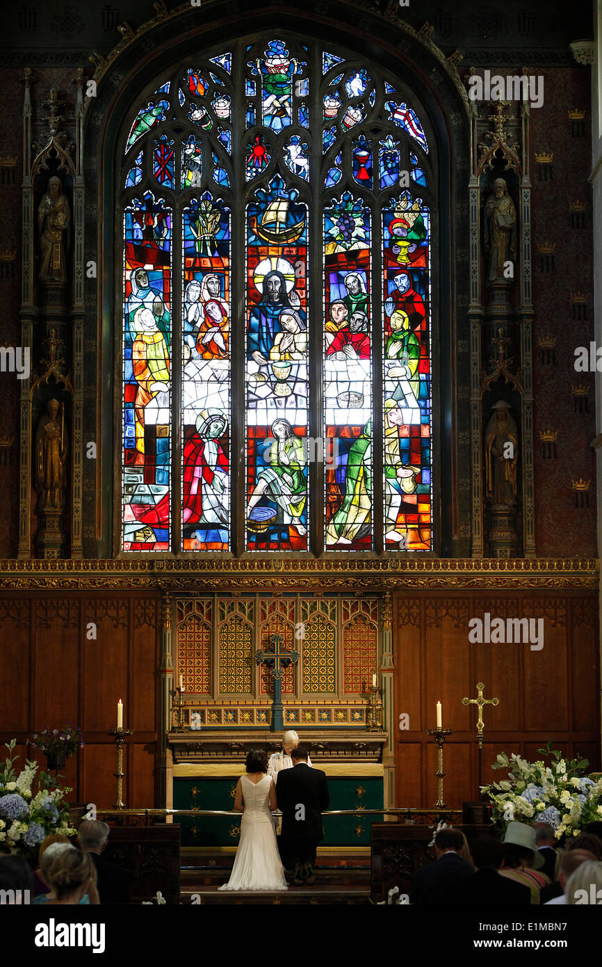 Anglican altar wedding hi-res stock photography and images - Alamy