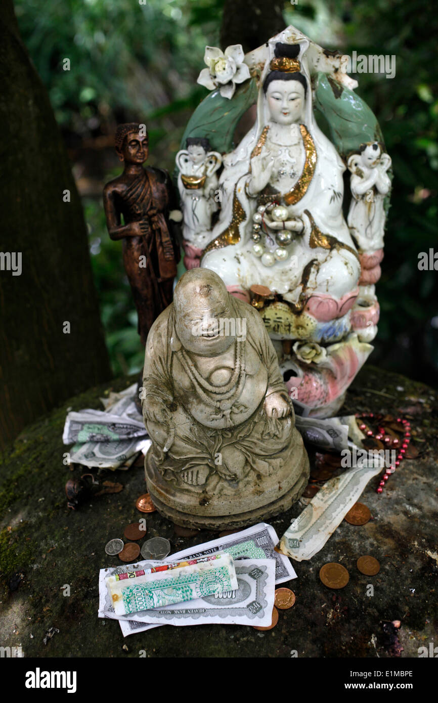 Money offering and statues in the garden of Buddhapadipa temple Stock ...