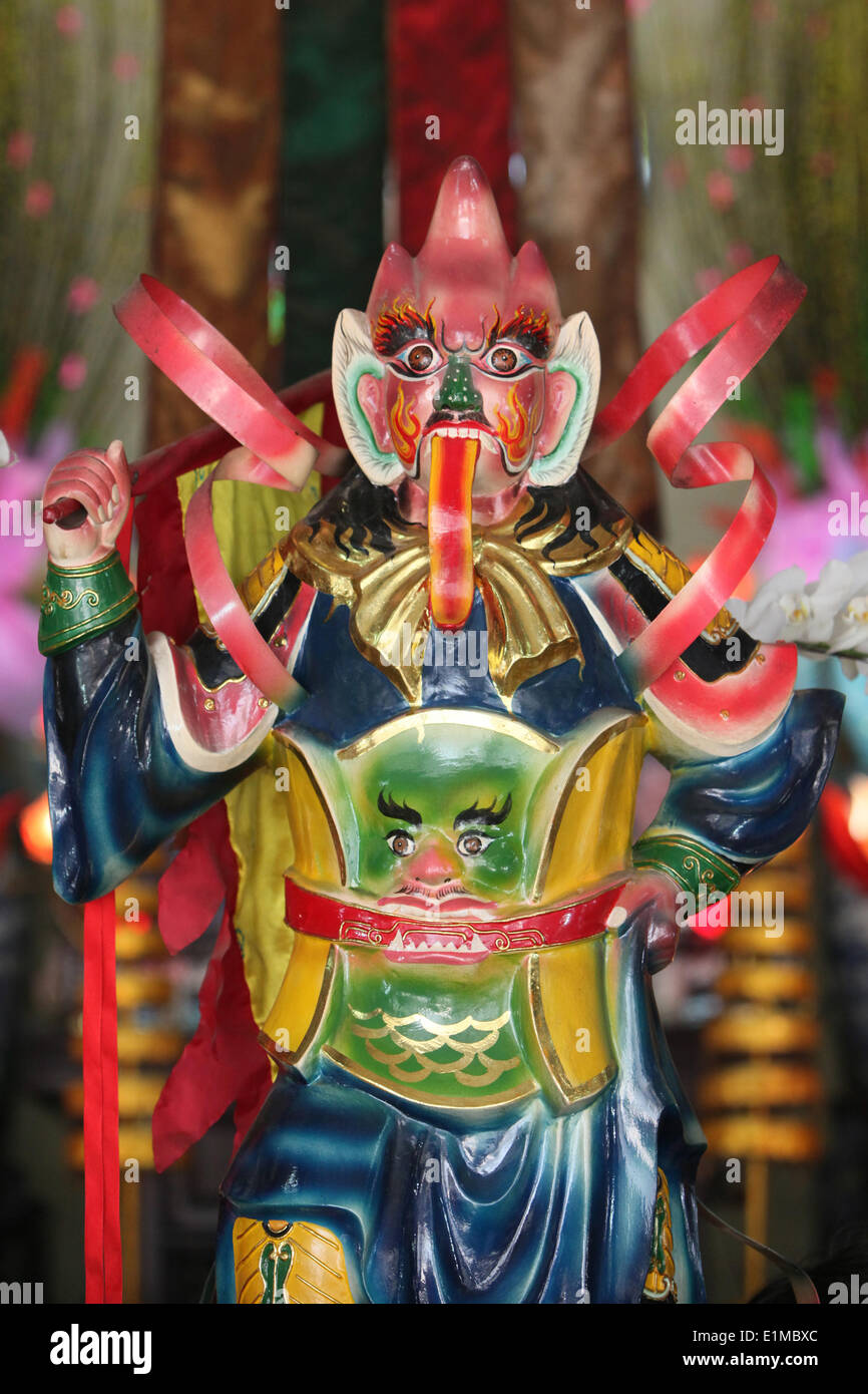 Statue of chinese deity hi-res stock photography and images - Alamy