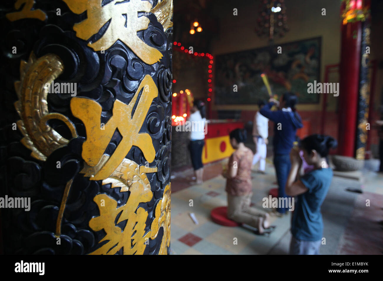 Buddhist worship at the temple Stock Photo - Alamy