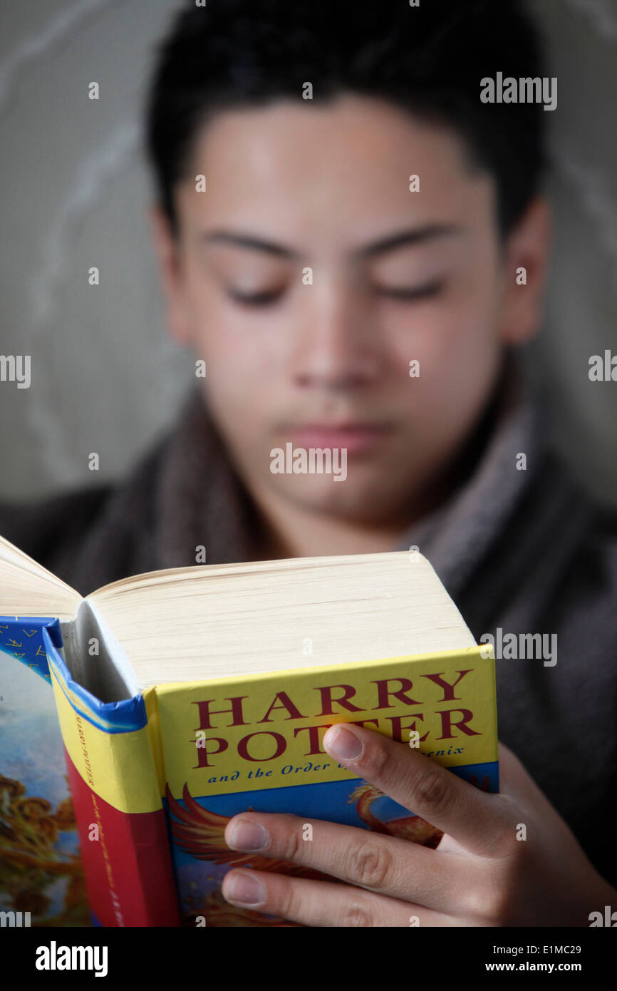 Teenager reading Harry Potter Stock Photo - Alamy