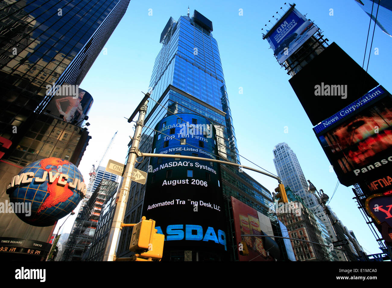 Times square architecture hi-res stock photography and images - Alamy
