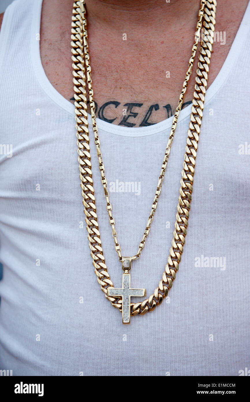 Gold chains hi-res stock photography and images - Alamy