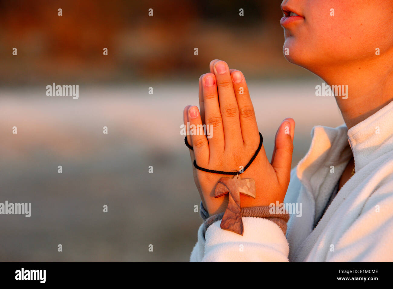 Young christian praying Stock Photo - Alamy