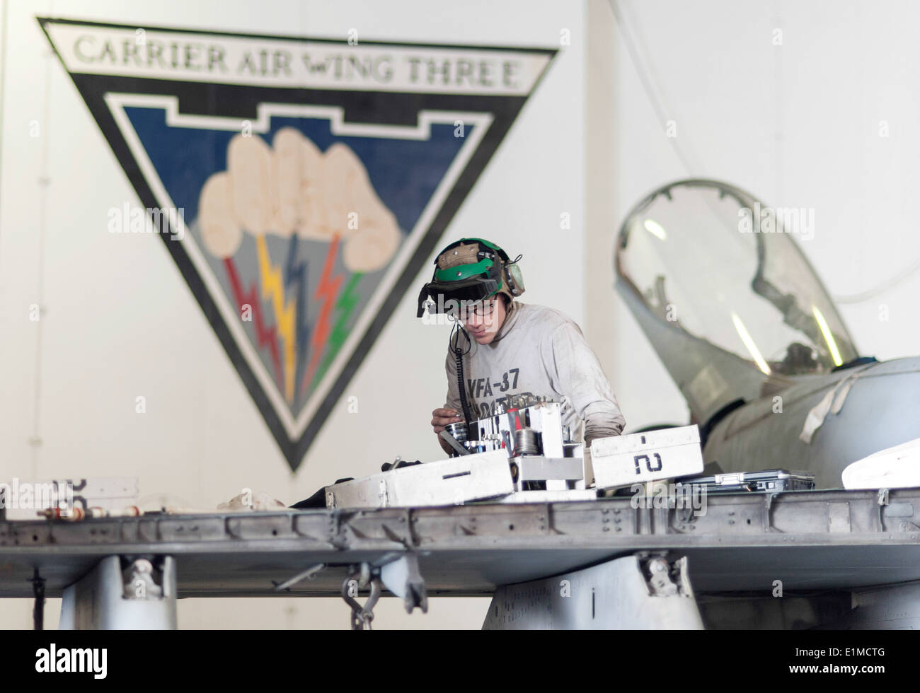 U.S. Navy Aviation Structural Mechanic 2nd Class Benjamin Anderson ...