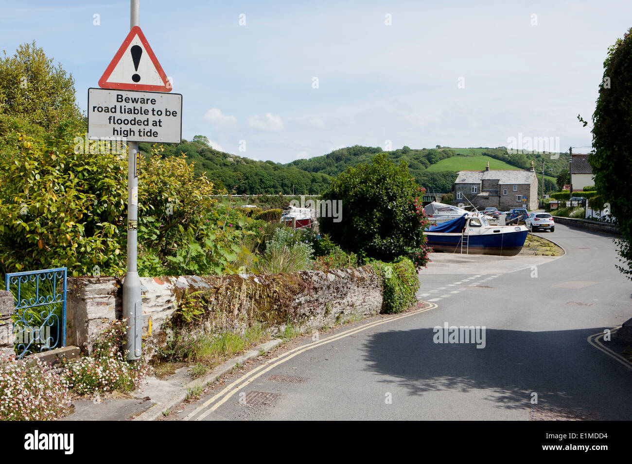 Flood warning road signs hi-res stock photography and images - Alamy