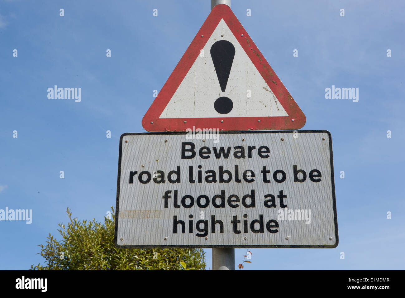 High tide warning sign hi-res stock photography and images - Alamy