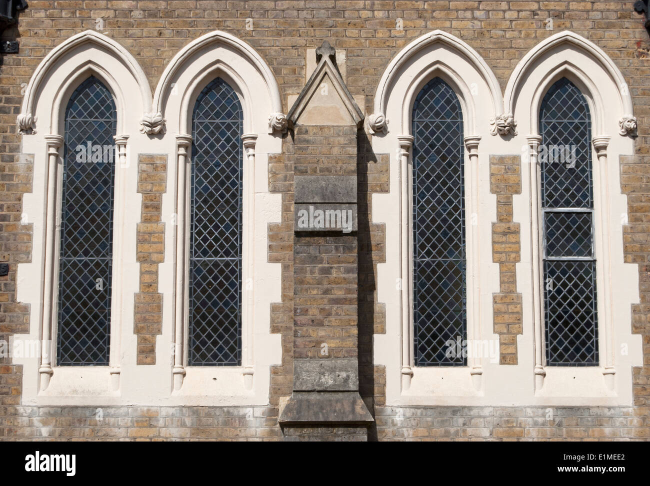 English style church hi-res stock photography and images - Alamy