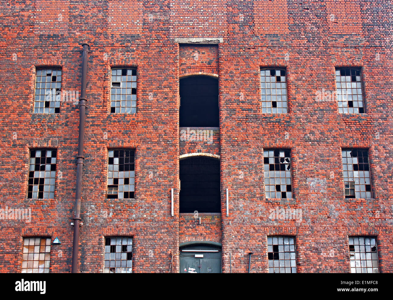 Victorian brick warehouse wall hi-res stock photography and images - Alamy