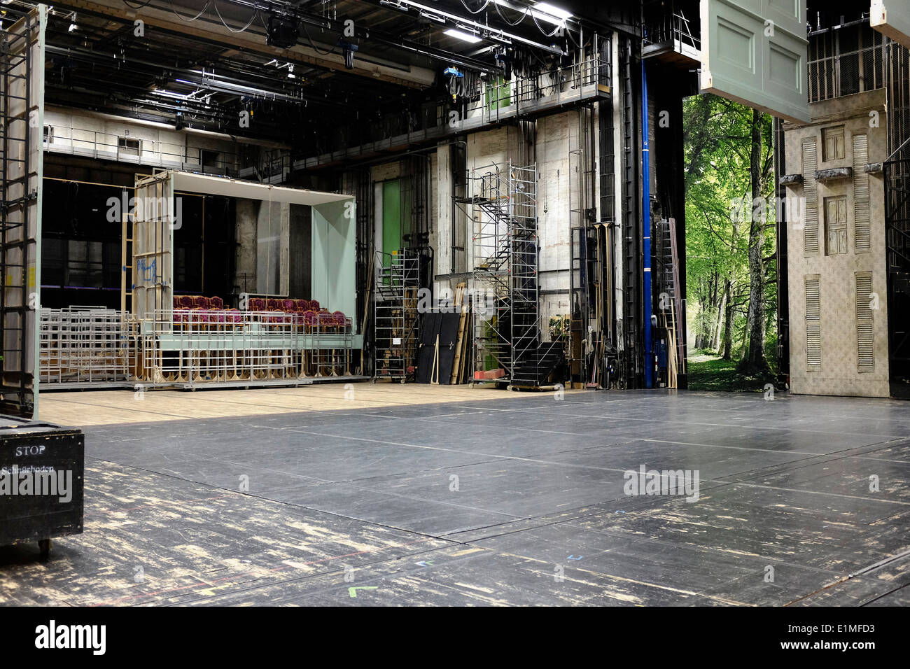 Stage vienna state opera vienna hi-res stock photography and images - Alamy