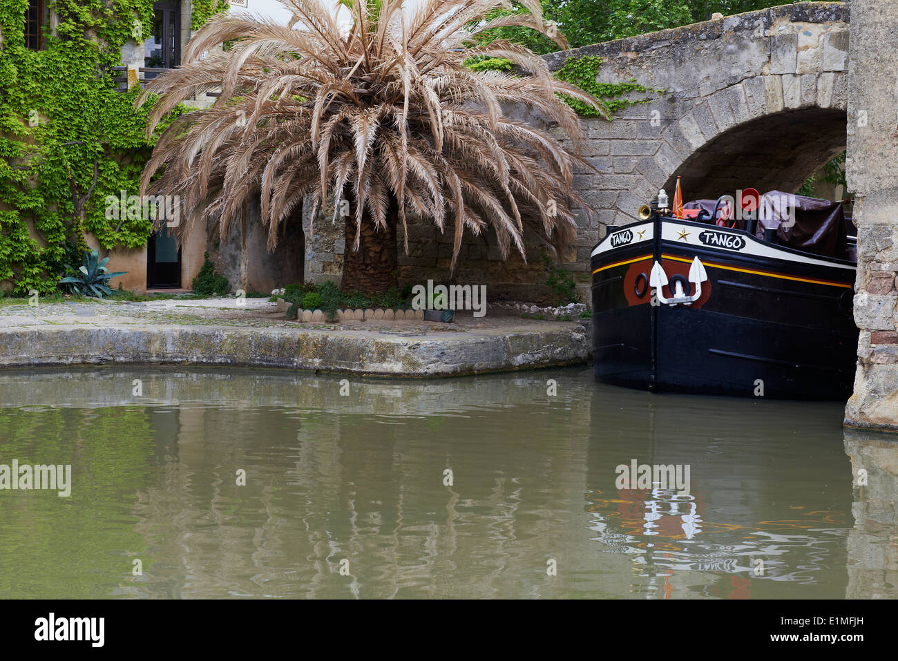 France, Languedoc-Roussillon, Aude (11), city of Le Somail, Canal du ...