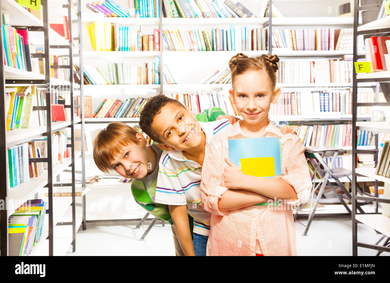 Kids standing in a row hi-res stock photography and images - Alamy